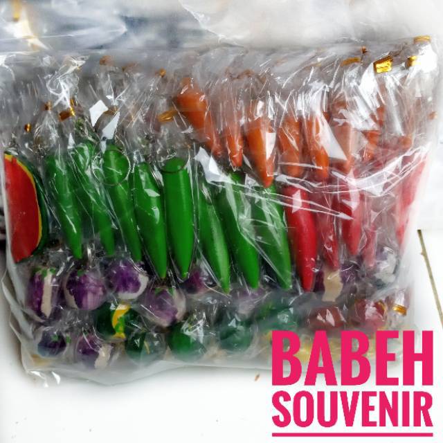 Jual 1 PACK 100 PCS SOUVENIR PERNIKAHAN GANTUNGAN KUNCI BUAH KAYU KEMAS PLASTIK SOUVENIR ...