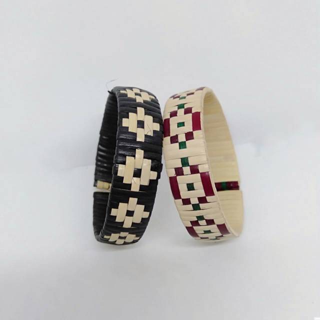 Jual Gelang Anyaman Rotan Khas Dayak Kalimantan Tengah Asli Desa Gohong ...