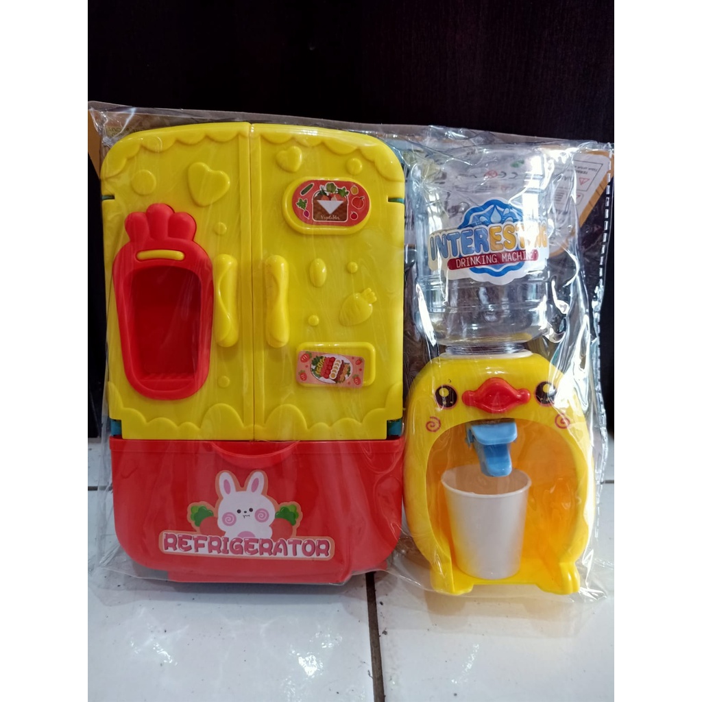Jual Mainan Anak Kulkas dan Dispenser Galon set karakter /Dapur Mini ...