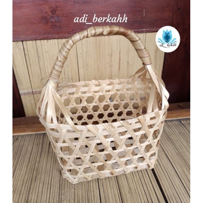 Jual Tas souvenir 20x15x15cm anyaman bambu | Shopee Indonesia