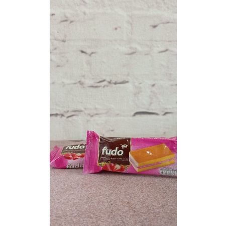 Jual Fudo. Layer cake with strawberry cream flavour (fudo brand ...