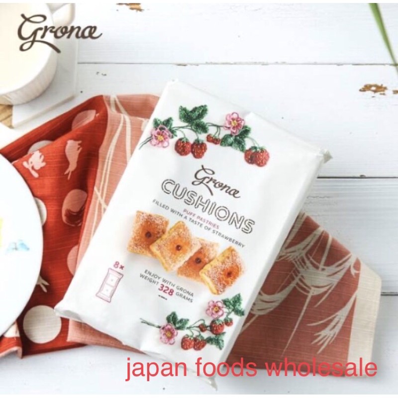 Jual Grona Cushion Puff Pastries Strawberry 328gr / cemilan impor ...