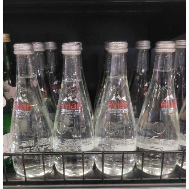 Jual Evian natural mineral water 330ml air minum kemasan botol kaca beling | Shopee Indonesia