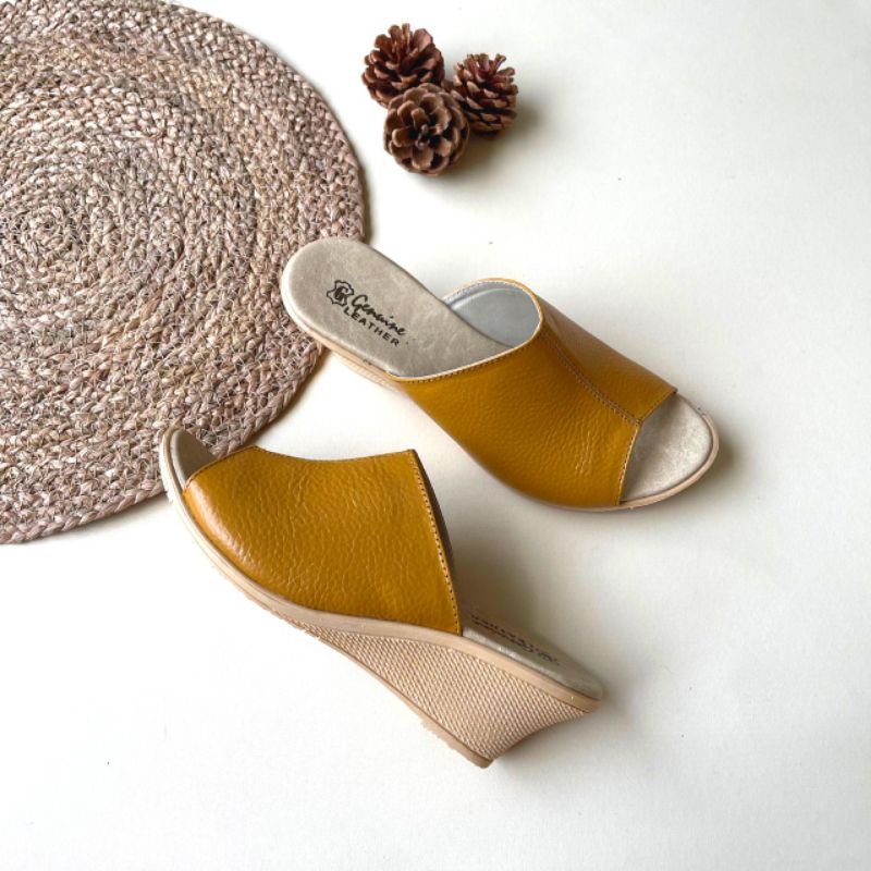 Jual SANDAL KULIT NUNUNG SERIES (Kuning) | Shopee Indonesia