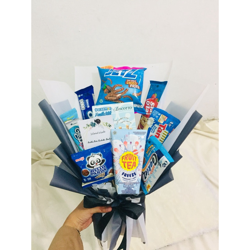 Jual Bucket Snack warna biru/Snack bouquet/kado ultah/kado wisuda ...