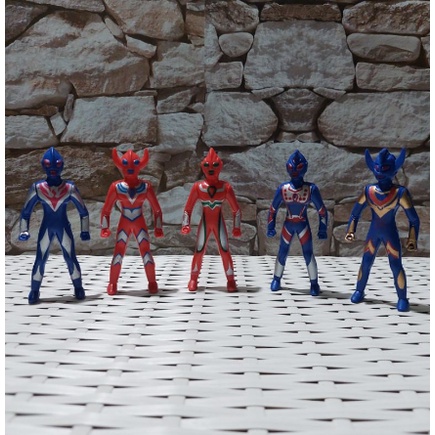 Jual mainan anak laki laki ultraman super hero isi 5 ukuran kecil ...