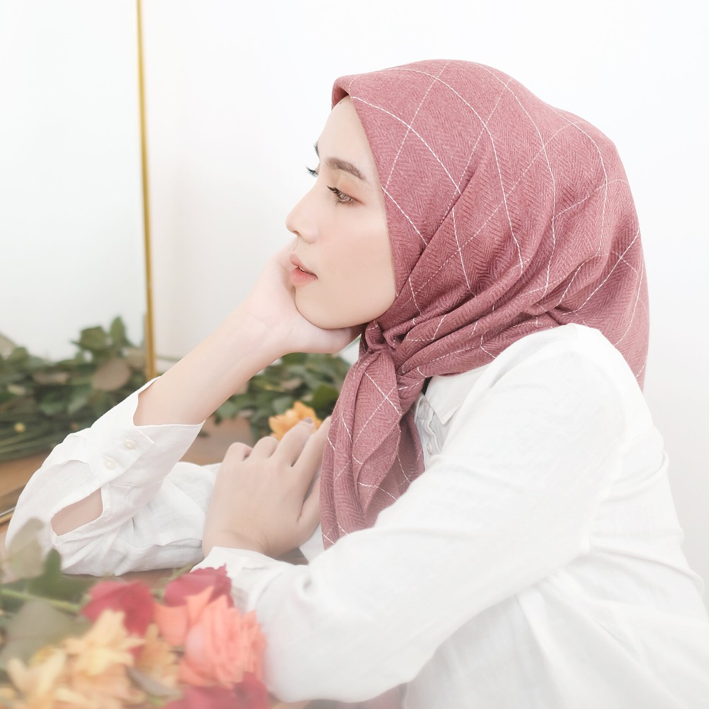 Jual Lozy Hijab - Zava Square ( Hijab Segiempat Voal ) | Shopee Indonesia