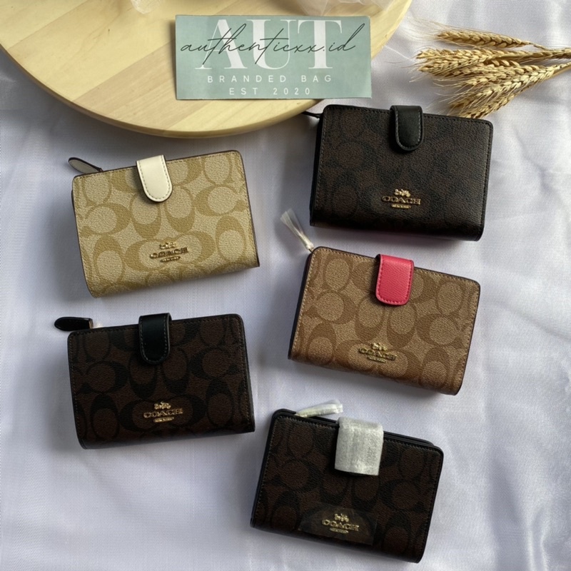 Jual COACH MEDIUM ZIP CORNER WALLET IN SIGNATURE | Shopee Indonesia