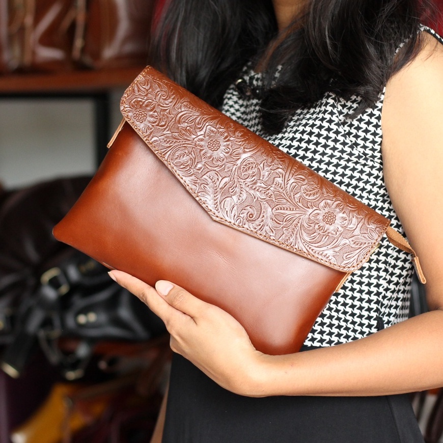 Jual CLUTCH TALI PANJANG KULIT ASLI MODEL ENVELOPE KULIT SAPI EMBOS ...
