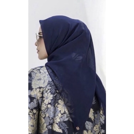 Jual BUTTONSCARVES EVERYDAY SERIES + PAKAI PIN/LOGO B GOLD PREMIUM ...