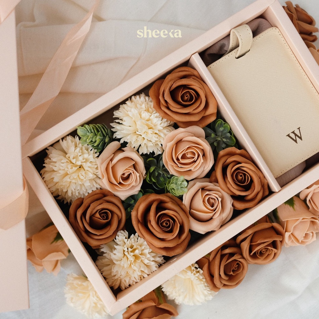 Jual Amour Gift Box Bouquet Mawar Kado Ulang Tahun Cewek Cowok ...