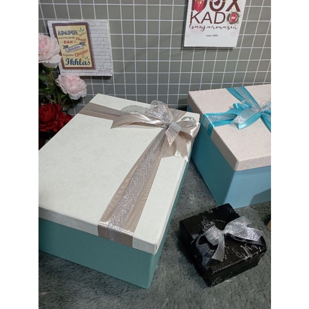 Jual Box kado ukuran 30cm x 25 cm Tinggi 15cm warna tosca + putih by ...