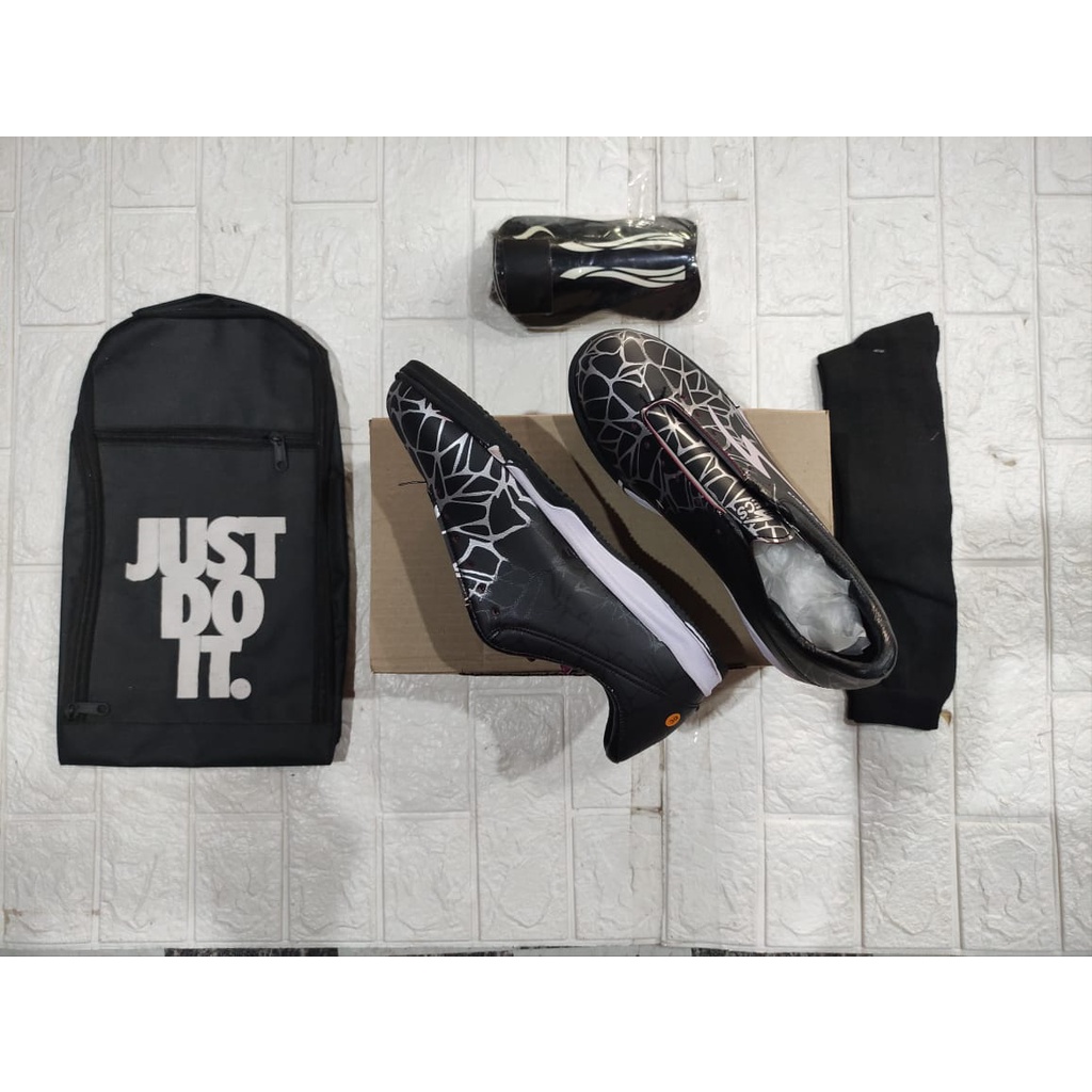 Jual Paket komplit sepatu futsal accelator garuda attack merah putih ...
