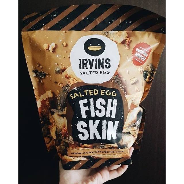 Jual READY STOCK! IRVINS Salted Egg Fish Skin 210 Gram (Singapore ...