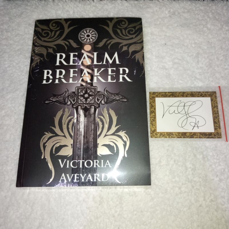 Jual Realm Breaker - Victoria Aveyard (B. Indo&ORI) | Shopee Indonesia