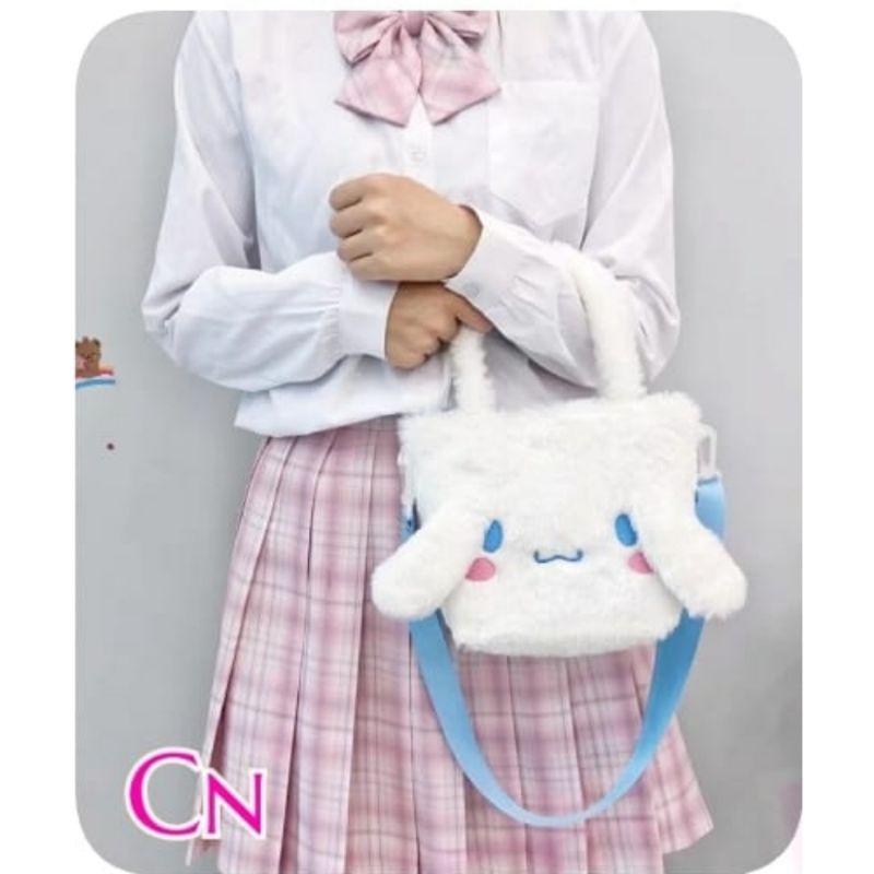 Jual CL Tas tenteng selempang bulu Pom Cinamoroll Korumi | Shopee Indonesia