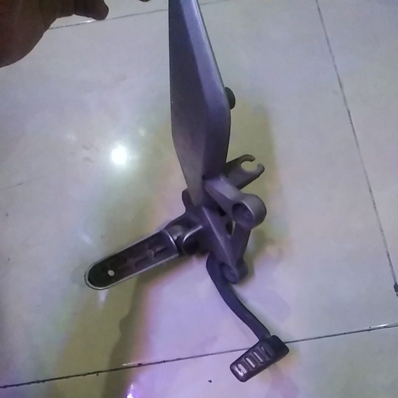 Jual footstep cb150r old kanan | Shopee Indonesia
