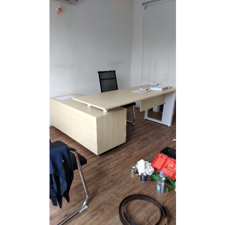 Jual Meja direktur manager bos L kantor E2022 | Shopee Indonesia