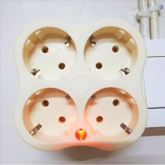 Jual T multi isi 4 T listrik 4 in 1 steker T isi 4 stop kontak cabang 4 ...