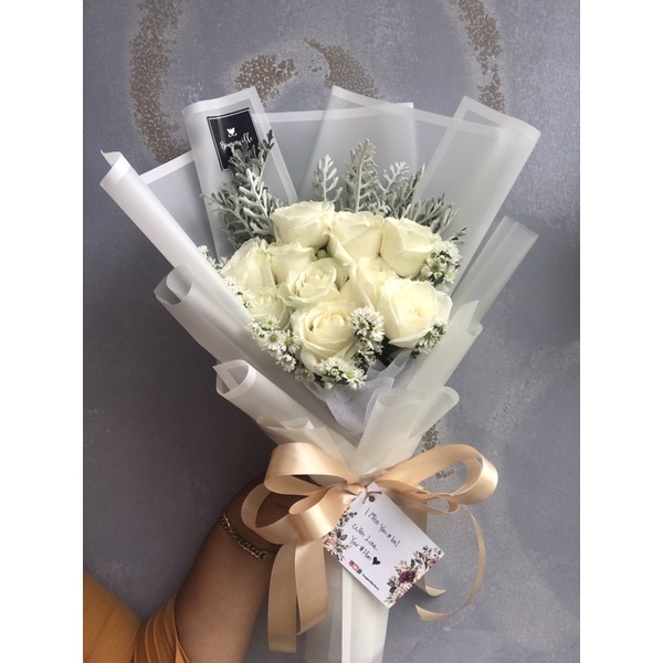 Jual buket bunga mawar putih hadiah ulang tahun dan bunga wisuda custom ...