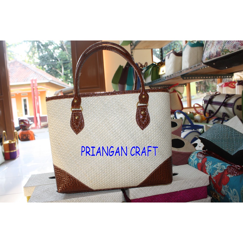 Jual Tas Anyaman Pandan Model Botega | Shopee Indonesia