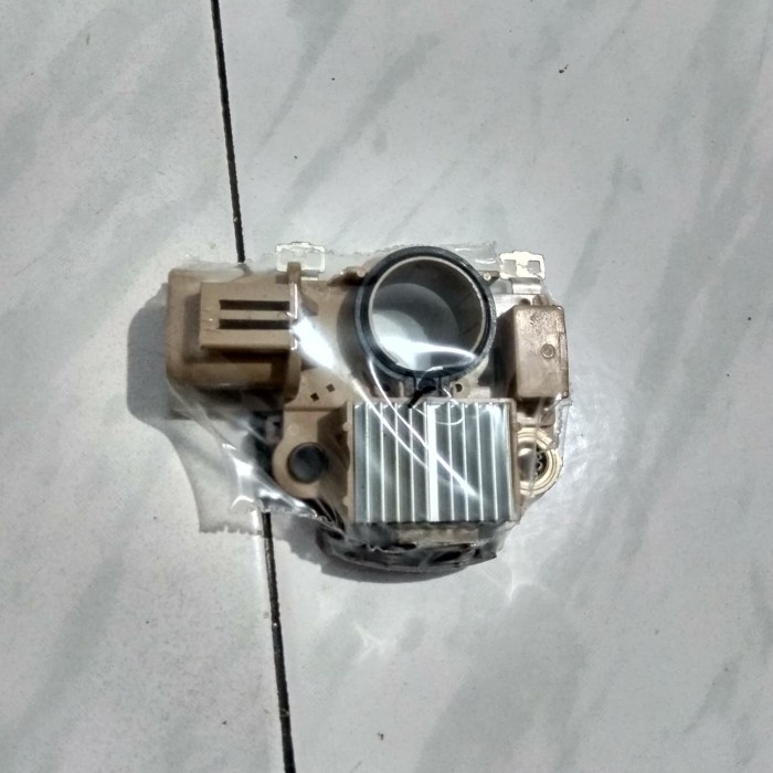 Jual IC Dinamo Alternator/ Ampere Ford Escape 2.3C /2.5C (Kode A 006)) | Shopee Indonesia