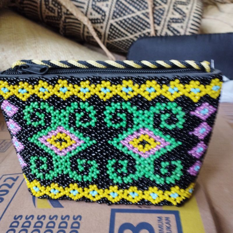 Jual Tas selempang manik motif etnik dayak kalimantan - tas wanita ...