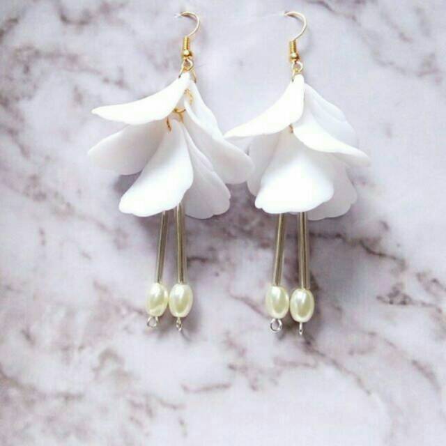 Jual Trisy earrings ( anting bunga akrilik ) | Shopee Indonesia