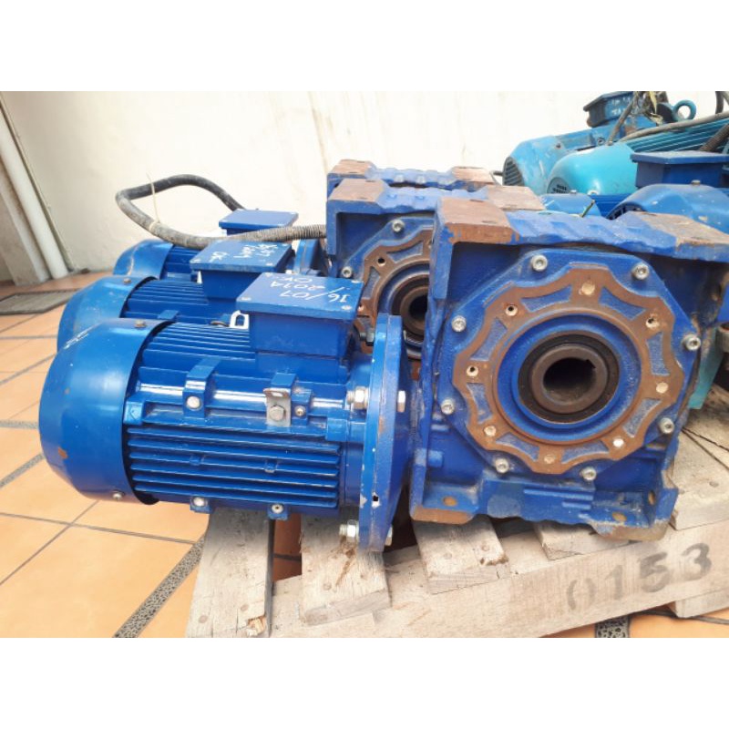 Jual Motor Gear : AEB 100 L4 - Squirrel Cage Induction Motors 2.2 KW / 3 HP + Worm Gear Master ...