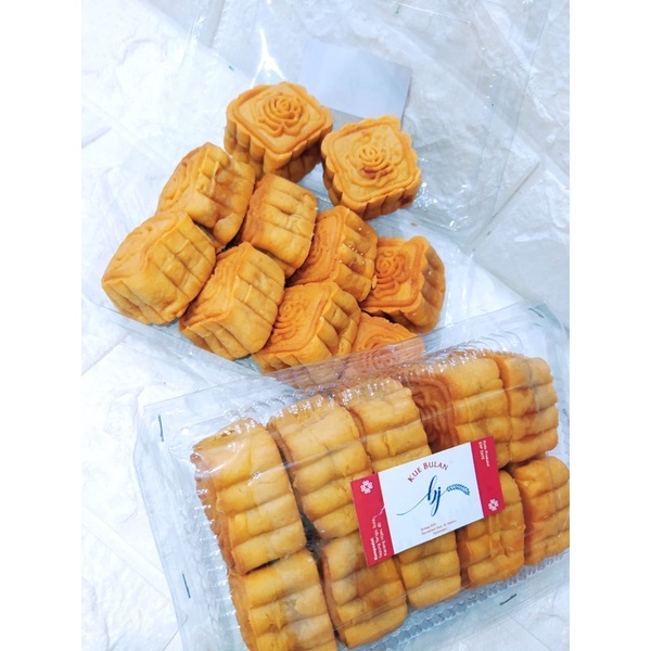 Jual KUE BULAN MOON CAKE TAHAN 3 BULAN EMPUK MANIS KACANG HIJAU COKLAT ...