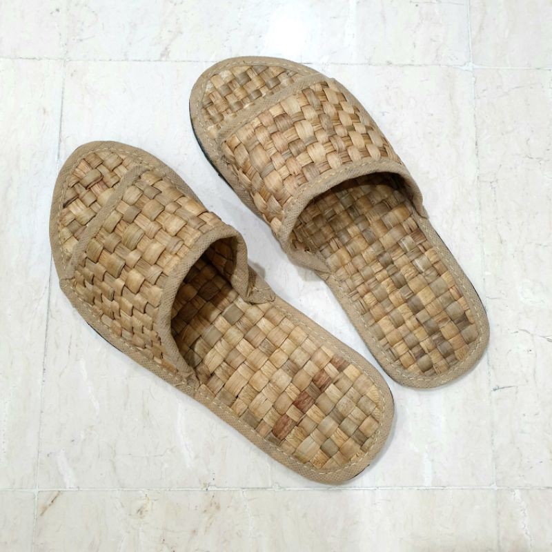 Jual Sandal Eceng Gondok [K015] - Sandal Hotel Anyam, Sendal Rumah ...