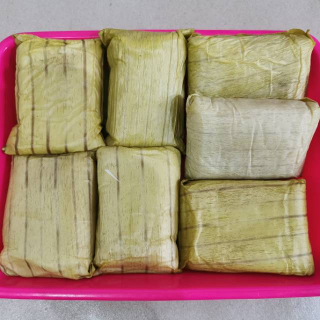 Jual Jajanan pasar kue Nagasari / roko unti / roko cang kuning | Shopee ...