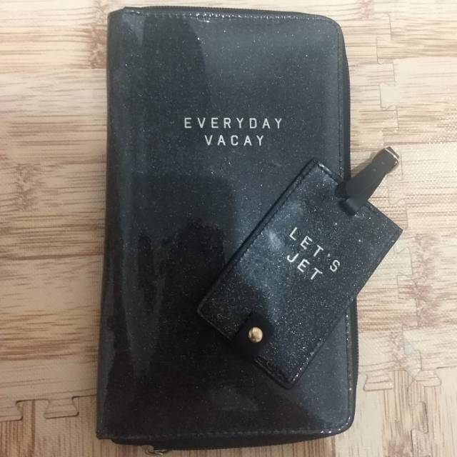Jual Typo - Travel Wallet & Luggage Tag (Wanderer Travel Set) | Shopee ...
