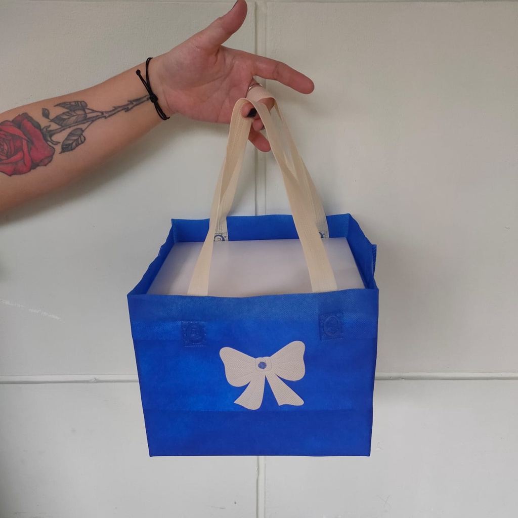 Jual Tas spunbond box 22x22 20x20 motif pita / tas spunbond box motif ...