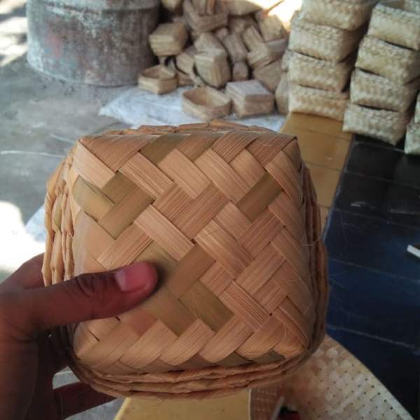 Jual besek,pipiti, kotak snack, kotak nasi tradisional, ukuran 12x12cm ...