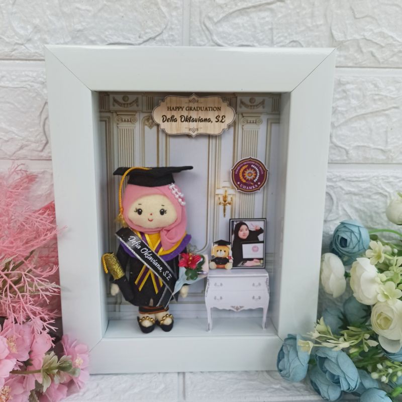 Jual Boneka Frame wisuda background 1 | Shopee Indonesia