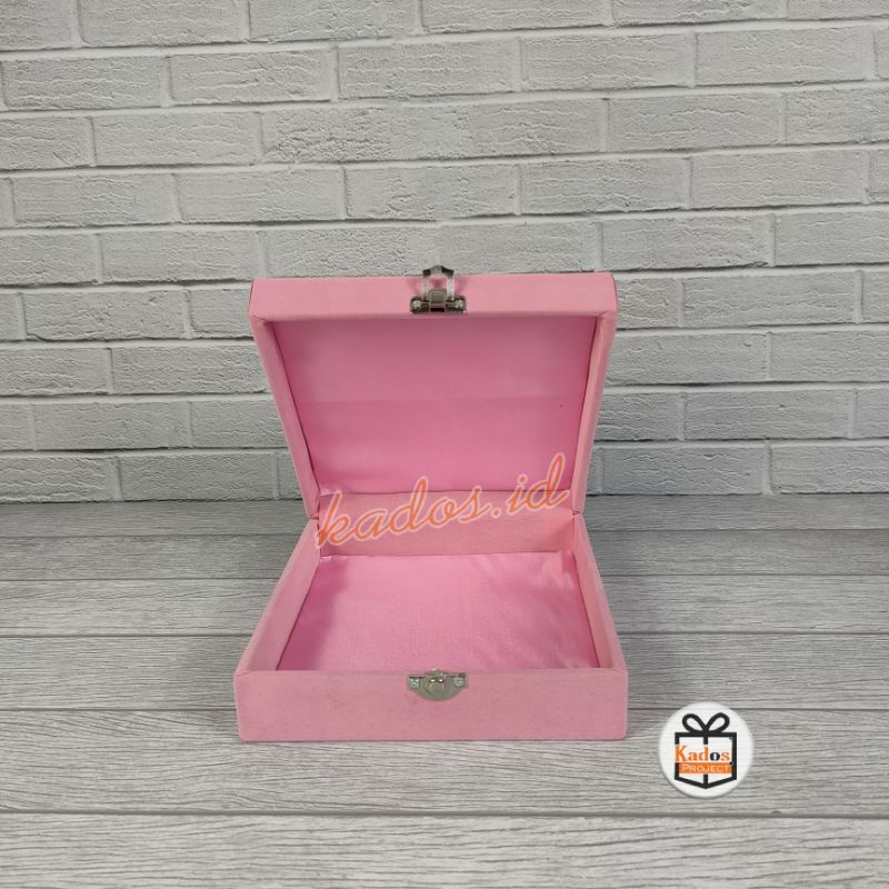 Jual Box / kotak Beludru || Kotak PLAKAT AKRILIK | Shopee Indonesia