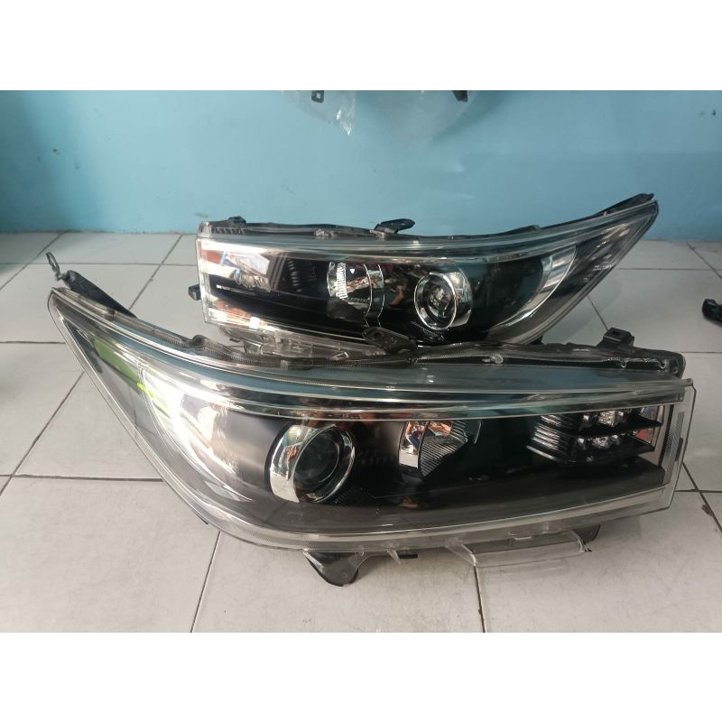 Jual Headlamp lampu depan Toyota Innova reborn venturer 2019 2020 2021 ...