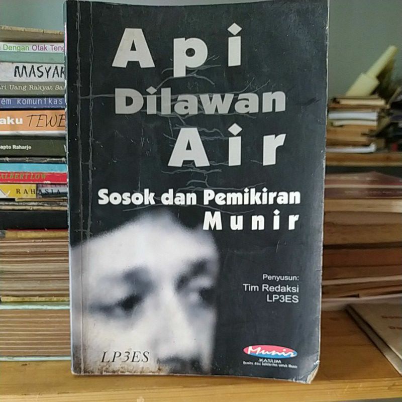 Jual Api Dilawan Air Sosok dan Pemikiran Munir - Buku Original | Shopee ...