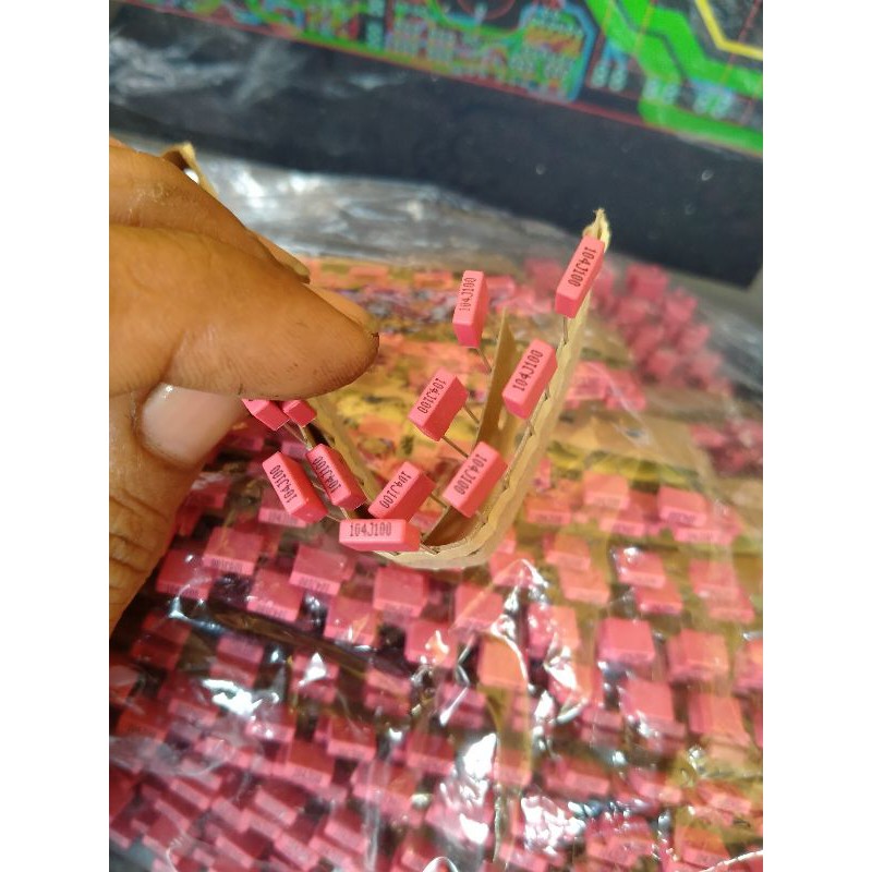 Jual cap 104 mkm 100v merah harga per 10biji | Shopee Indonesia