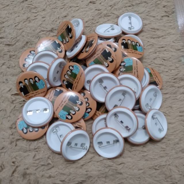 Jual Pusat cetak pin peniti ukuran 32 mm murah, grosir souvenir pin ...