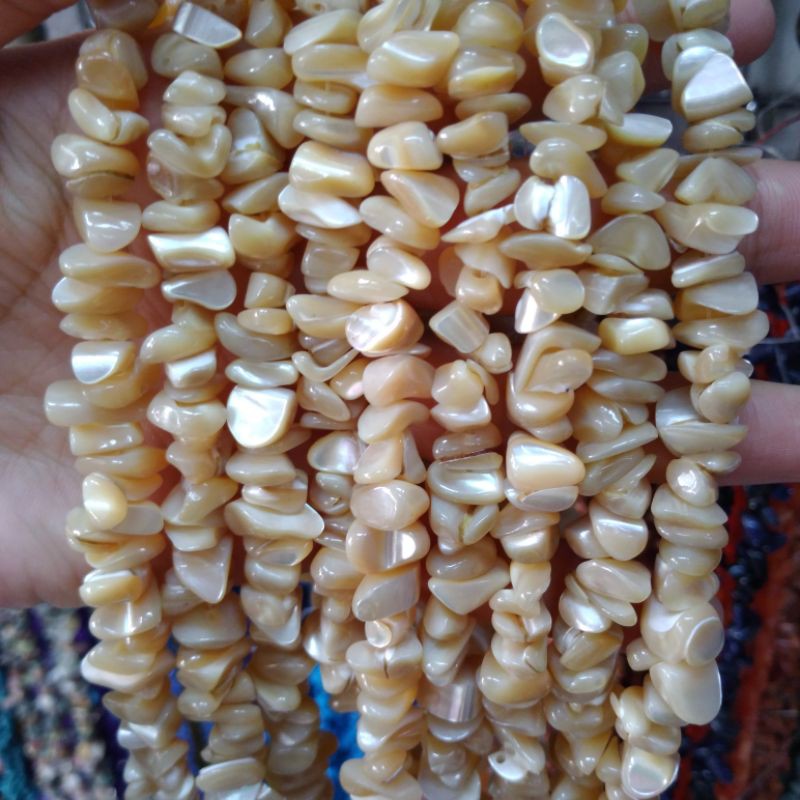 Jual Manik Manik Batu Pecah Cofee Cream Doff Besar Panjang -+46cm ...