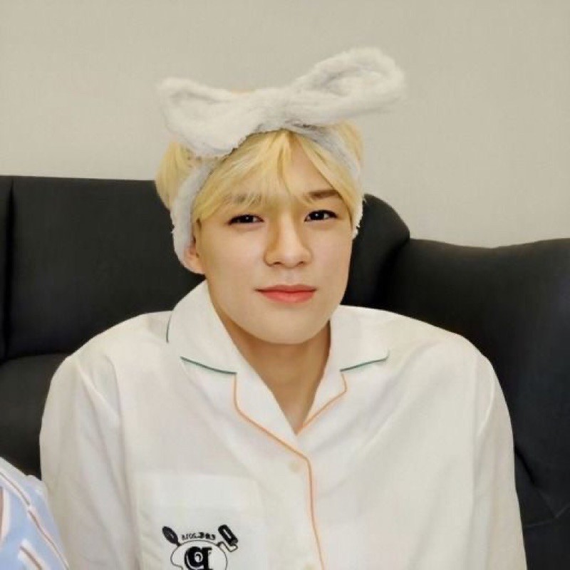 Jual Poster Jeno Gemoy>