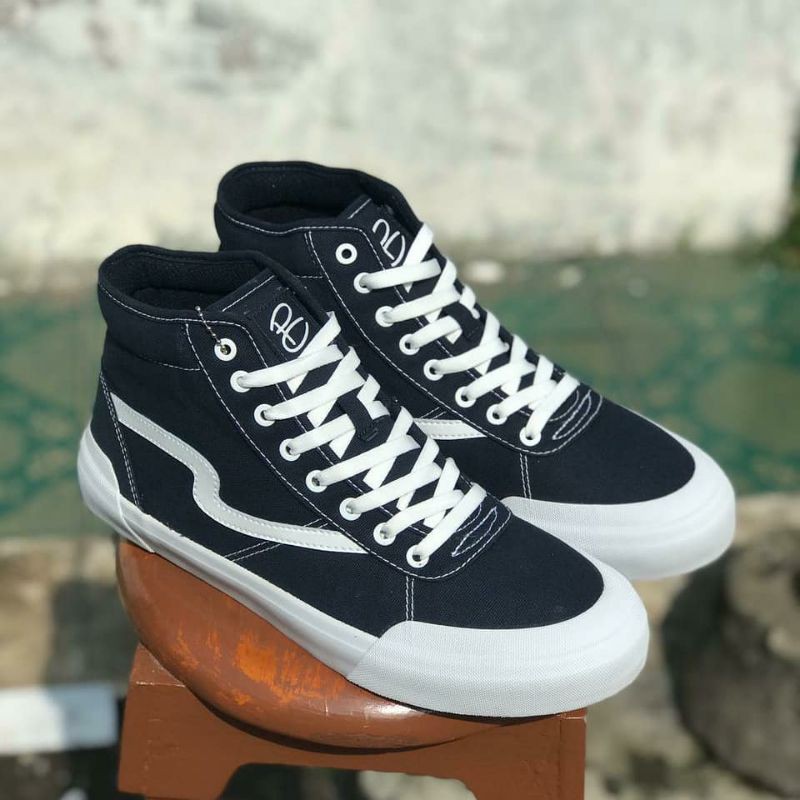 Jual Patrobas Ivan High Black White Sepatu Patrobas Ivan Black White ...