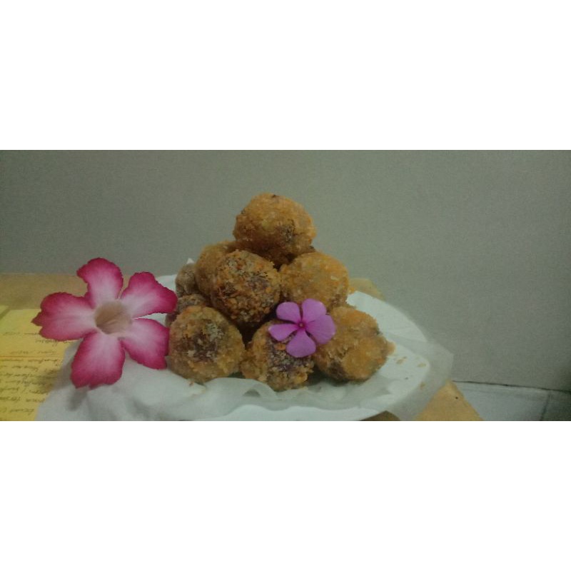 Jual Bolaubi ungu crispy/bola ubi ungu isi coklat dan keju /bola ubi ...