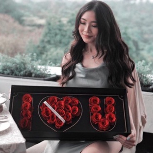 Jual BUNGA BOX CANTIK - - HADIAH VALENTINE ROMANTIS | Shopee Indonesia