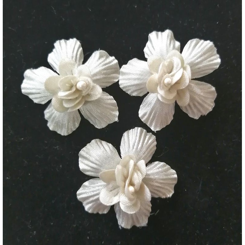 Jual accesories bunga tumpuk dengan putik dan mutiara lebar 3 cm (12 ...