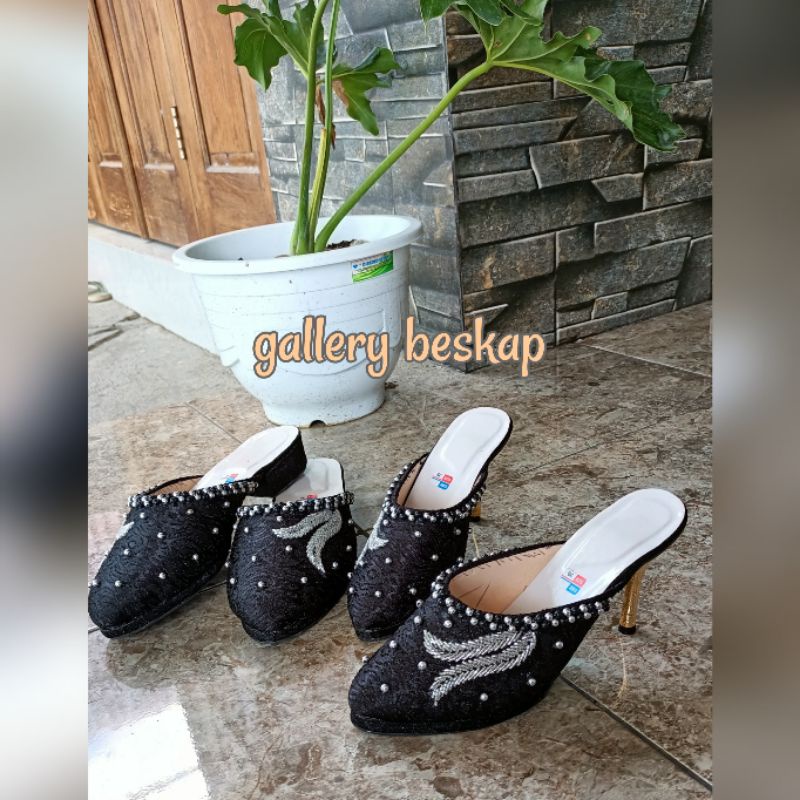 Jual Selop pengantin/ wedding shoes / sendal pengantin gallery beskap ...