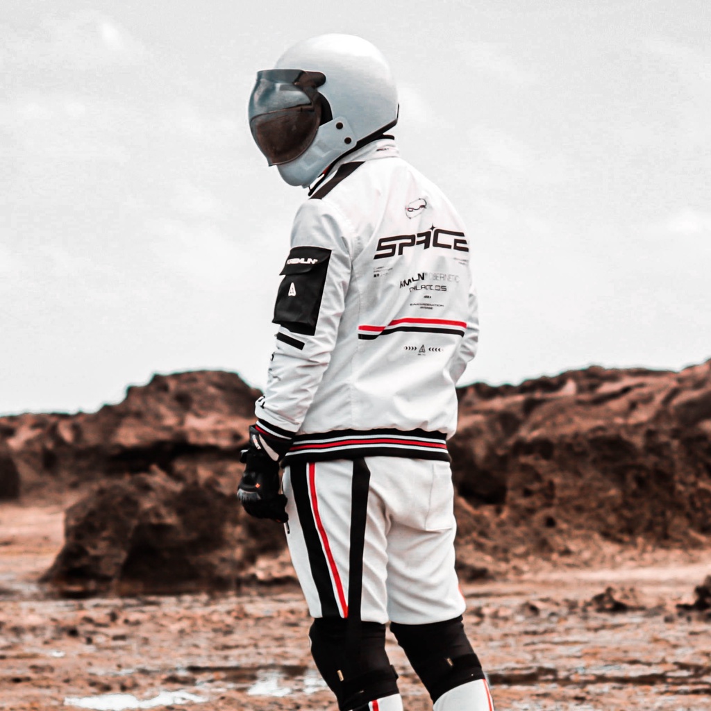 Jual KREMLIN Bomber Jacket Space Putih - NOVA | Shopee Indonesia