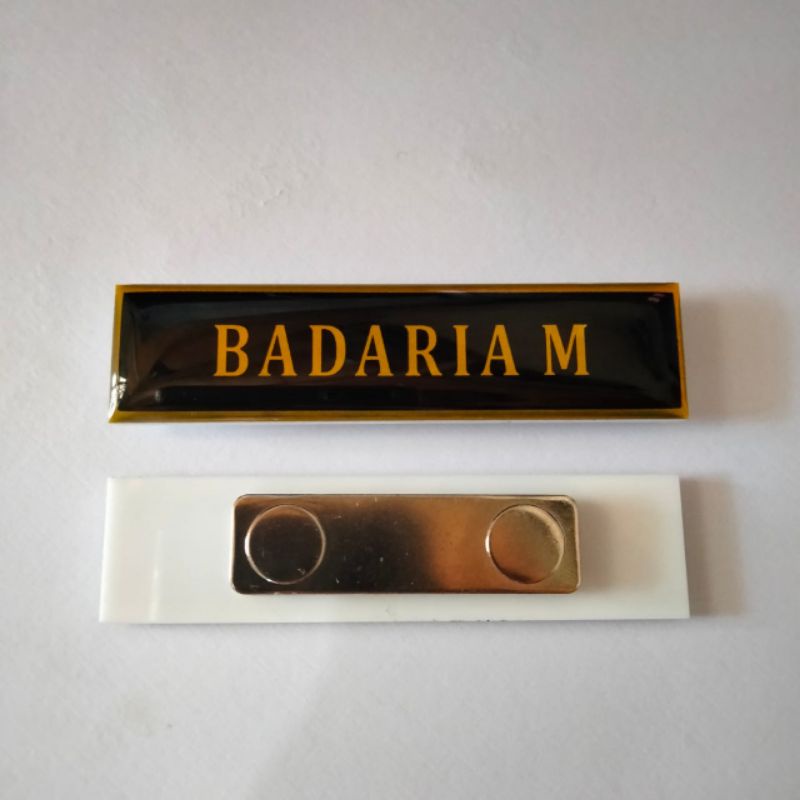 Jual Name Tag Akrilik Magnet Warna Emas / Papan Nama dada Akrilik ...